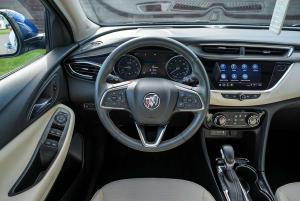 Zils Buick Encore 2023 Marijampole, ar dzinēja tilpumu 1.20 L un nobraukumu 20 tūkst. km par 13850 €, foto 13 vietnē AUTOMOTO.COM.LV
