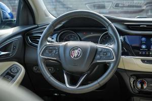 Zils Buick Encore 2023 Marijampole, ar dzinēja tilpumu 1.20 L un nobraukumu 20 tūkst. km par 13850 €, foto 14 vietnē AUTOMOTO.COM.LV