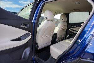 Zils Buick Encore 2023 Marijampole, ar dzinēja tilpumu 1.20 L un nobraukumu 20 tūkst. km par 13850 €, foto 29 vietnē AUTOMOTO.COM.LV