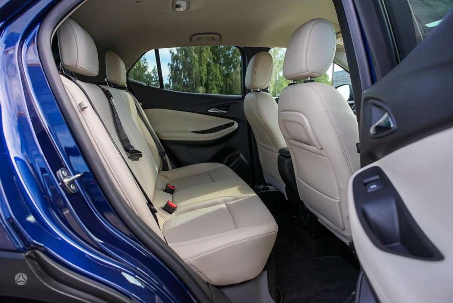 Zils Buick Encore 2023 Marijampole, ar dzinēja tilpumu 1.20 L un nobraukumu 20 tūkst. km par 13850 €, foto 32 vietnē AUTOMOTO.COM.LV