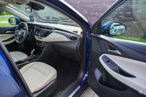 Zils Buick Encore 2023 Marijampole, ar dzinēja tilpumu 1.20 L un nobraukumu 20 tūkst. km par 13850 €, foto 33 vietnē AUTOMOTO.COM.LV