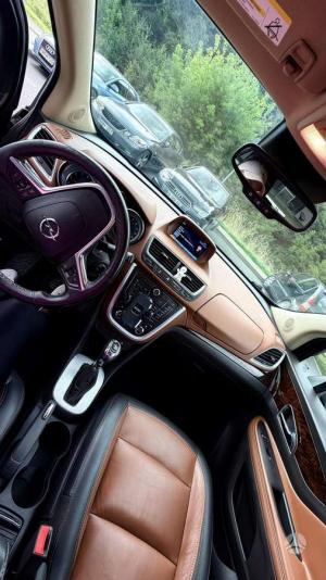 Brown Buick Encore 2013 in Vilnius, with an engine capacity of 1.36 L and mileage of 114 thousand km for 6000 €, photo 46 on AUTOMOTO.COM.LV