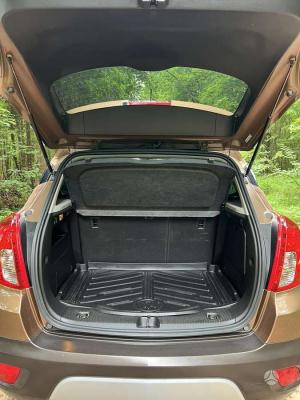 Brown Buick Encore 2016 in Vilnius, with an engine capacity of 1.36 L and mileage of 48 thousand km for 8200 €, photo 6 on AUTOMOTO.COM.LV