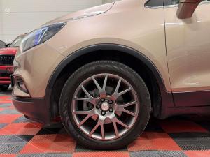Brown Buick Encore 2019 in Vilnius, with an engine capacity of 1.36 L and mileage of 60 thousand km for 10490 €, photo 8 on AUTOMOTO.COM.LV