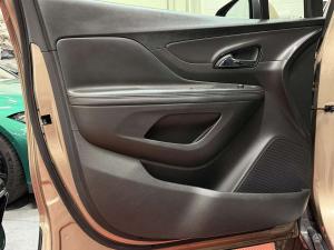 Brown Buick Encore 2019 in Vilnius, with an engine capacity of 1.36 L and mileage of 60 thousand km for 10490 €, photo 10 on AUTOMOTO.COM.LV