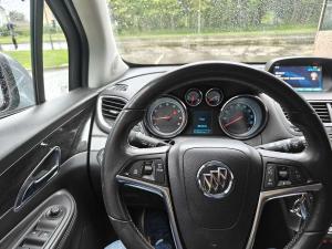 Pelēks Buick Encore 2016 Viļņa, ar dzinēja tilpumu 1.36 L un nobraukumu 89 tūkst. km par 6700 €, foto 13 vietnē AUTOMOTO.COM.LV