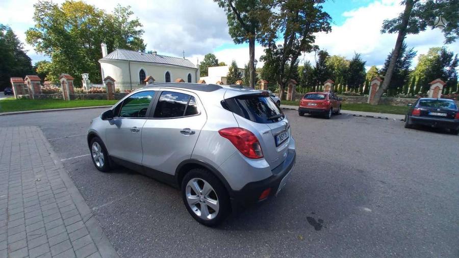 Grey Buick Encore 2016 in Vilnius, with an engine capacity of 1.36 L and mileage of 128 thousand km for 8199 €, photo 3 on AUTOMOTO.COM.LV