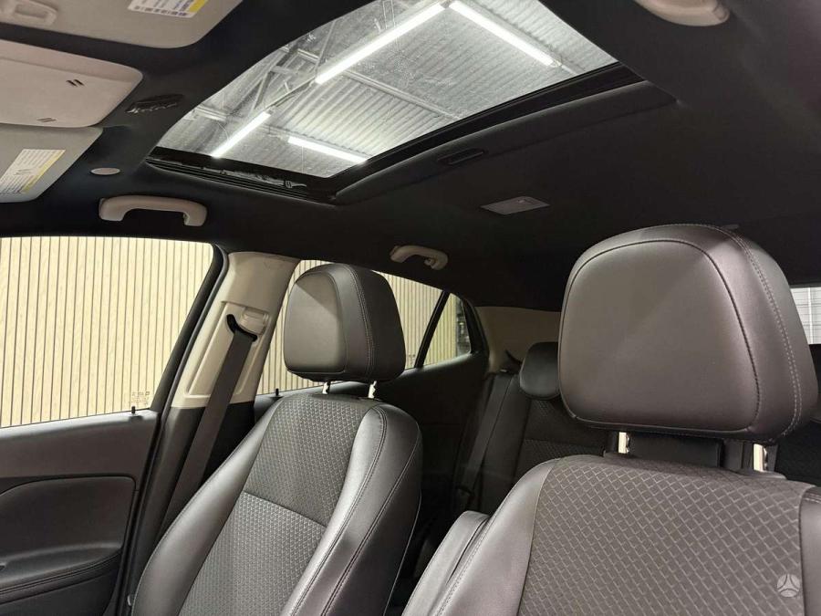 Grey Buick Encore 2018 in Marijampole, with an engine capacity of 1.36 L and mileage of 90 thousand km for 8450 €, photo 4 on AUTOMOTO.COM.LV