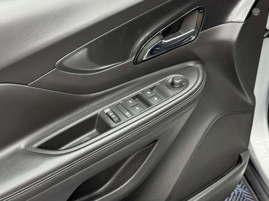 Grey Buick Encore 2018 in Marijampole, with an engine capacity of 1.36 L and mileage of 90 thousand km for 8450 €, photo 23 on AUTOMOTO.COM.LV