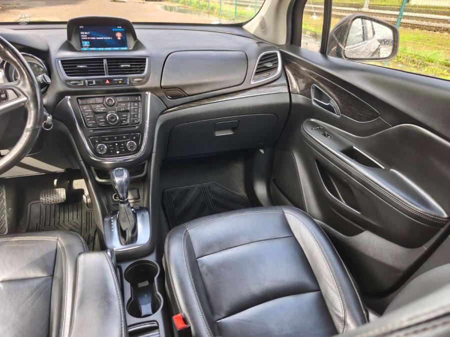 Red Buick Encore 2016 in Siauliai, with an engine capacity of 1.40 L and mileage of 186 thousand km for 7200 €, photo 12 on AUTOMOTO.COM.LV