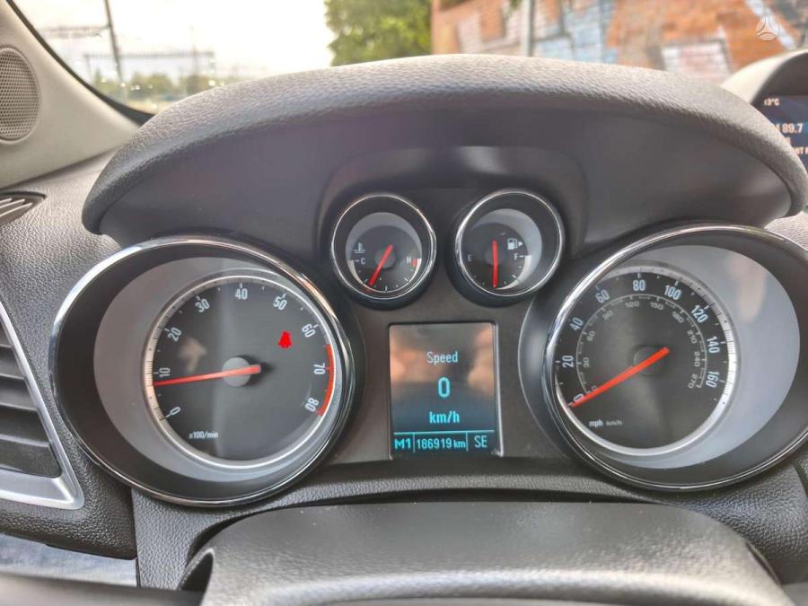Red Buick Encore 2016 in Siauliai, with an engine capacity of 1.40 L and mileage of 186 thousand km for 7200 €, photo 18 on AUTOMOTO.COM.LV