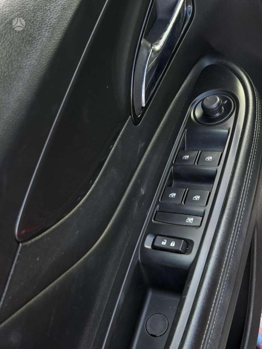 Red Buick Encore 2019 in Klaipeda, with an engine capacity of 1.36 L and mileage of 78 thousand km for 12000 €, photo 9 on AUTOMOTO.COM.LV
