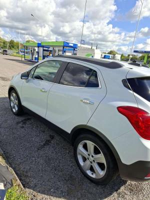 White Buick Encore 2016 in Klaipeda, with an engine capacity of 1.36 L and mileage of 72 thousand km for 7200 €, photo 6 on AUTOMOTO.COM.LV