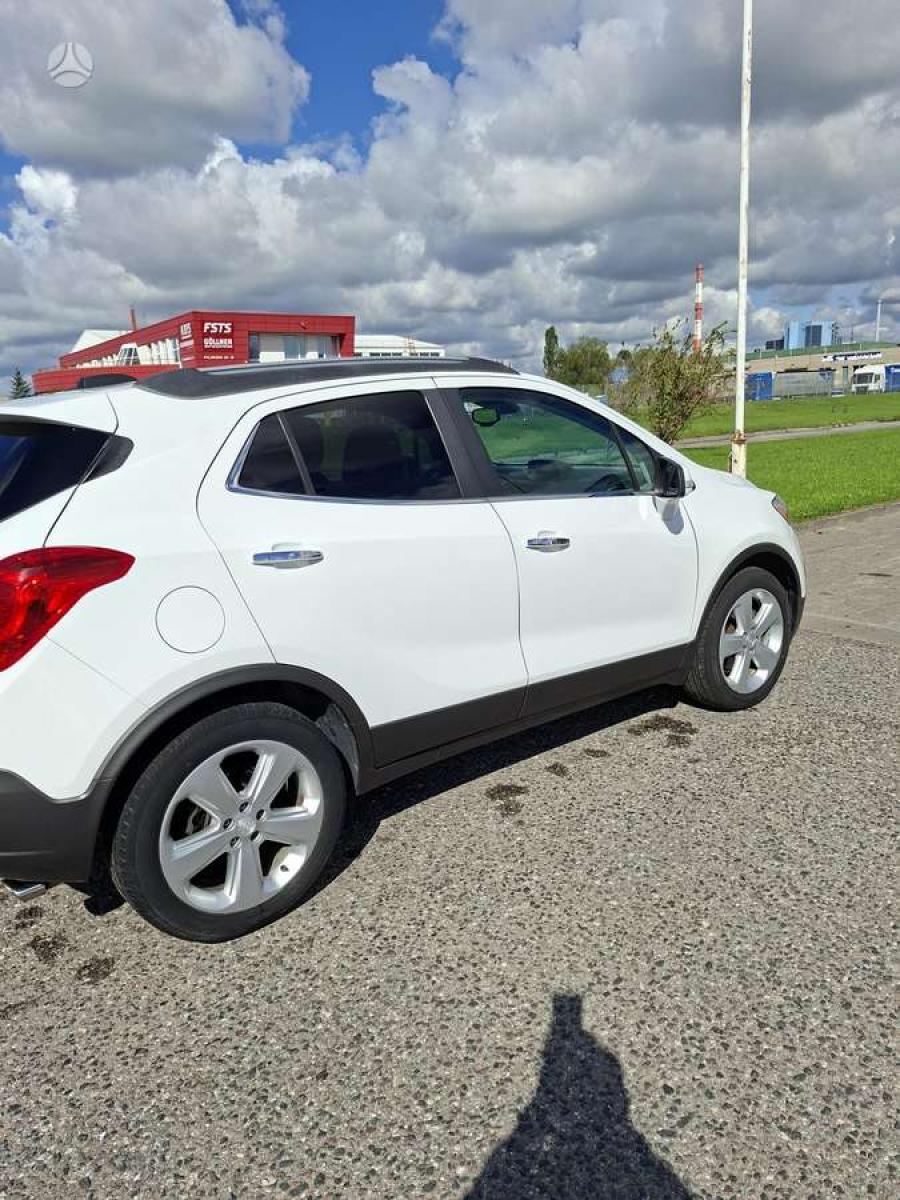 White Buick Encore 2016 in Klaipeda, with an engine capacity of 1.36 L and mileage of 72 thousand km for 7200 €, photo 9 on AUTOMOTO.COM.LV