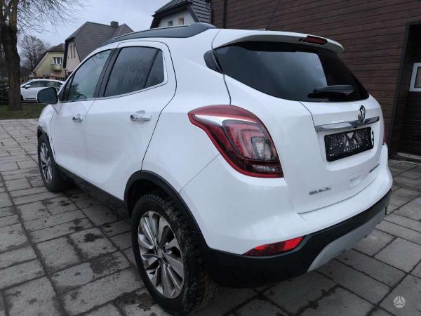 White Buick Encore 2017 in Siauliai, with an engine capacity of 1.36 L and mileage of 92 thousand km for 6500 €, photo 2 on AUTOMOTO.COM.LV