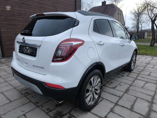 White Buick Encore 2017 in Siauliai, with an engine capacity of 1.36 L and mileage of 92 thousand km for 6500 €, photo 5 on AUTOMOTO.COM.LV