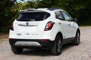 White Buick Encore 2017 in Kretinga, with an engine capacity of 1.40 L and mileage of 127 thousand km for 10800 €, photo 11 on AUTOMOTO.COM.LV