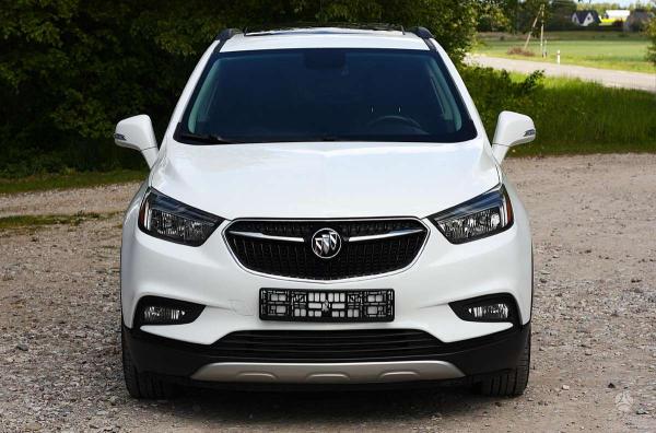 White Buick Encore 2017 in Kretinga, with an engine capacity of 1.36 L and mileage of 127 thousand km for 10800 €, photo 3 on AUTOMOTO.COM.LV