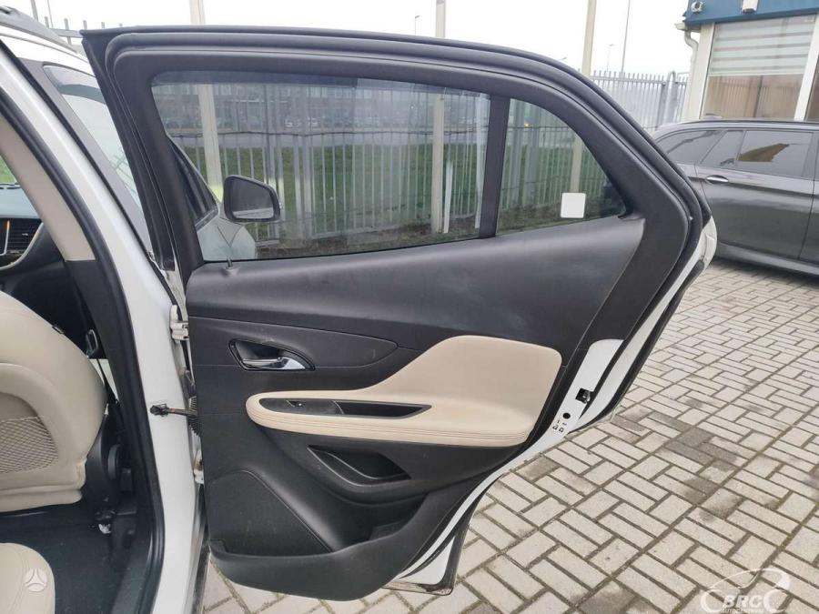 White Buick Encore 2017 in Klaipeda, with an engine capacity of 1.36 L and mileage of 70 thousand km for 7500 €, photo 10 on AUTOMOTO.COM.LV