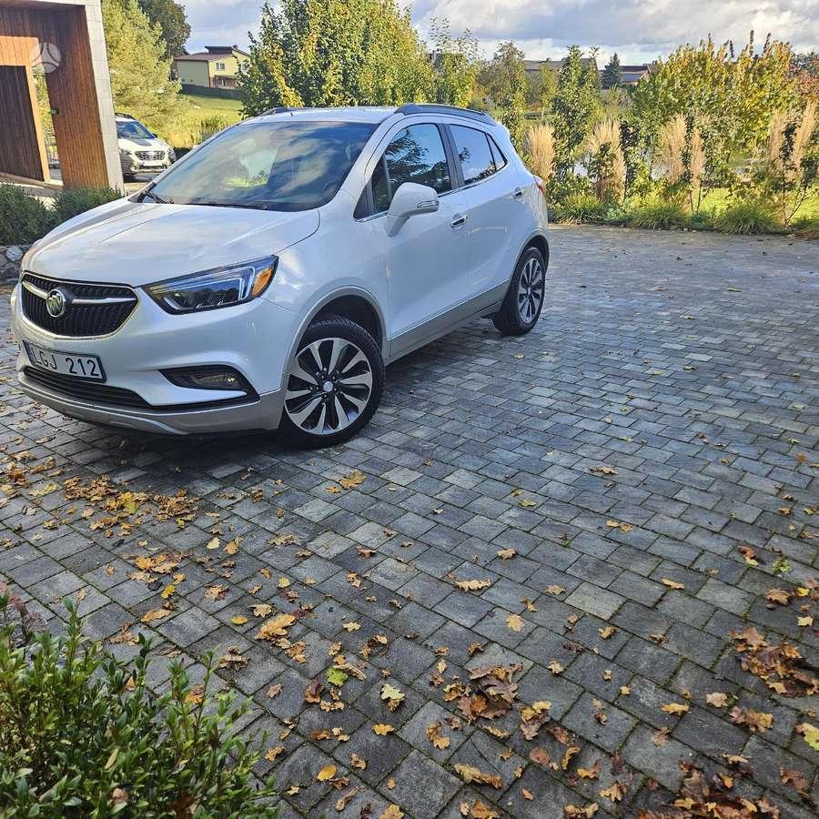 White Buick Encore 2018 in Telschi, with an engine capacity of 1.36 L and mileage of 50 thousand km for 10500 €, photo 1 on AUTOMOTO.COM.LV