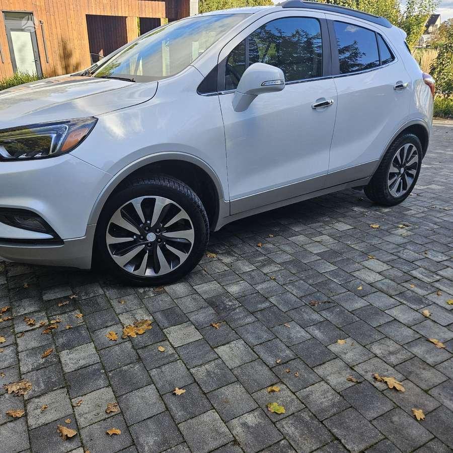 White Buick Encore 2018 in Telschi, with an engine capacity of 1.36 L and mileage of 50 thousand km for 10500 €, photo 2 on AUTOMOTO.COM.LV