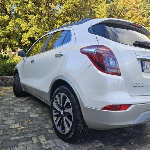 White Buick Encore 2018 in Telschi, with an engine capacity of 1.36 L and mileage of 50 thousand km for 10500 €, photo 8 on AUTOMOTO.COM.LV