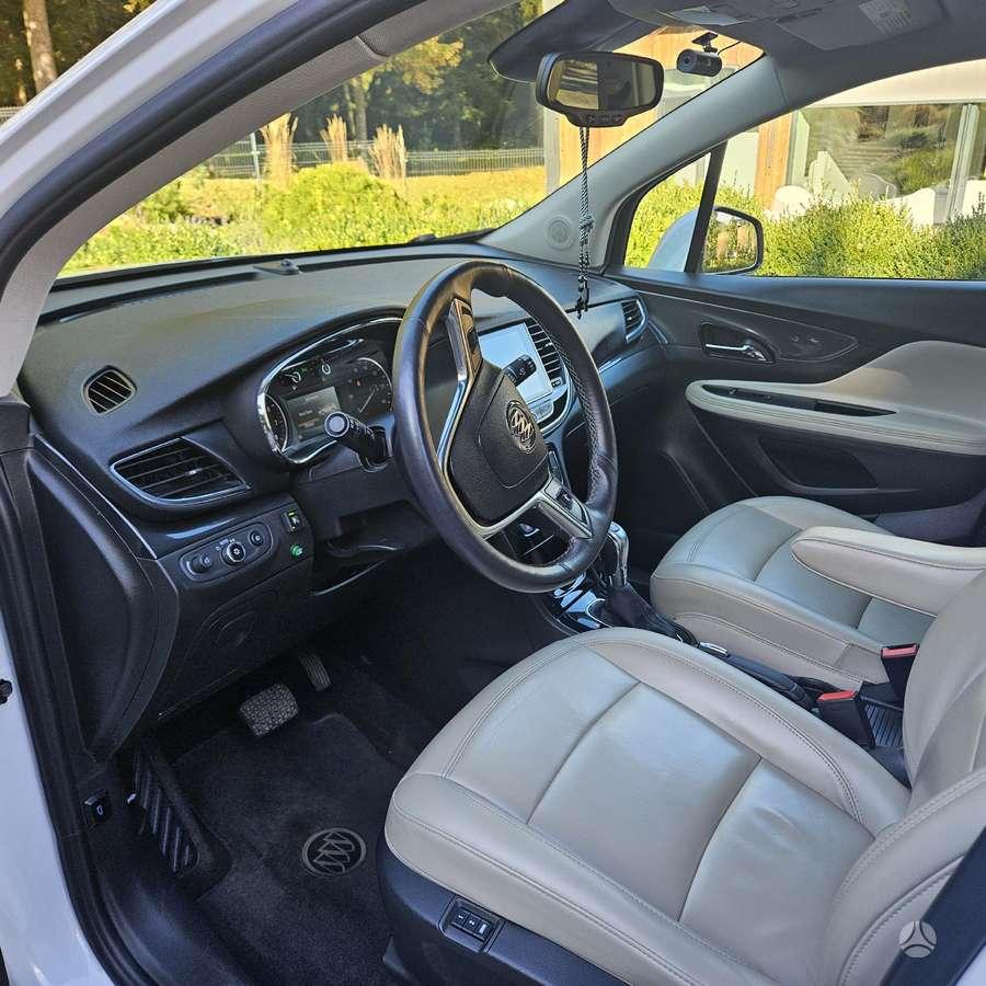 White Buick Encore 2018 in Telschi, with an engine capacity of 1.36 L and mileage of 50 thousand km for 10500 €, photo 11 on AUTOMOTO.COM.LV