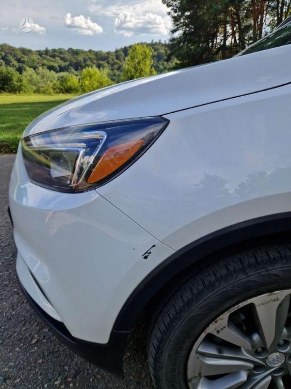 White Buick Encore 2018 in Kaunas, with an engine capacity of 1.36 L and mileage of 93 thousand km for 8800 €, photo 10 on AUTOMOTO.COM.LV