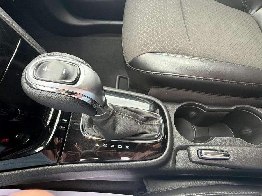White Buick Encore 2018 in Kretinga, with an engine capacity of 1.36 L and mileage of 156 thousand km for 10750 €, photo 19 on AUTOMOTO.COM.LV
