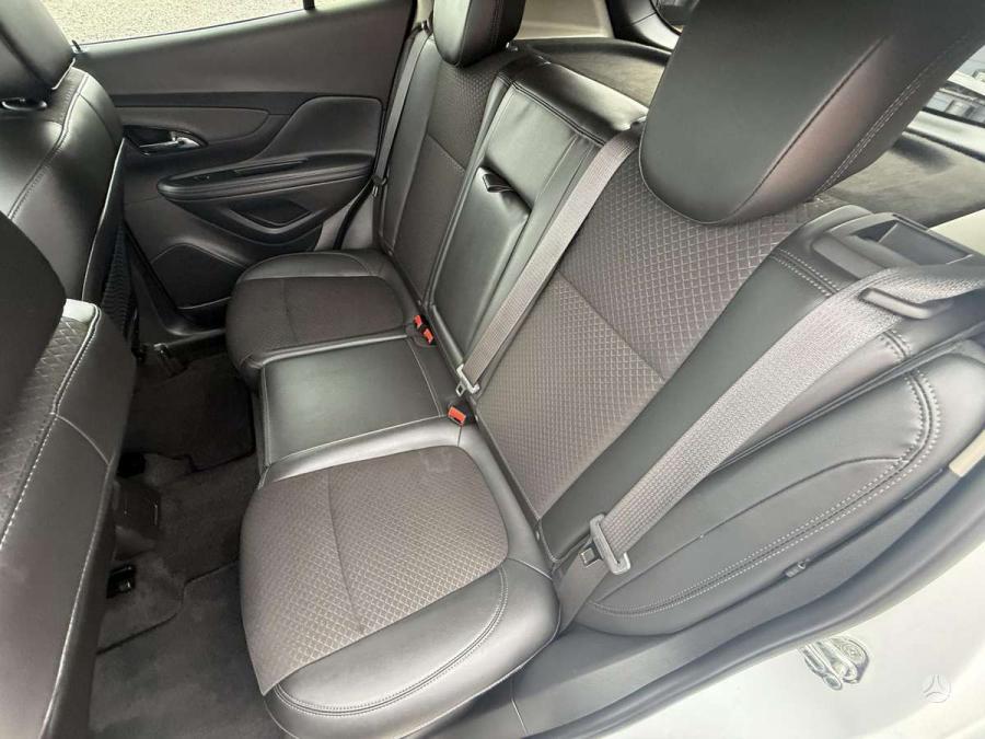 White Buick Encore 2018 in Kretinga, with an engine capacity of 1.36 L and mileage of 156 thousand km for 10750 €, photo 28 on AUTOMOTO.COM.LV
