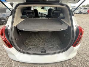 White Buick Encore 2018 in Kretinga, with an engine capacity of 1.36 L and mileage of 156 thousand km for 10750 €, photo 29 on AUTOMOTO.COM.LV