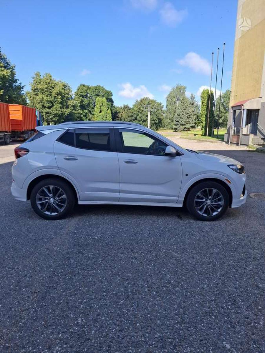 White Buick Encore 2020 in Marijampole, with an engine capacity of 1.34 L and mileage of 43 thousand km for 15200 €, photo 4 on AUTOMOTO.COM.LV