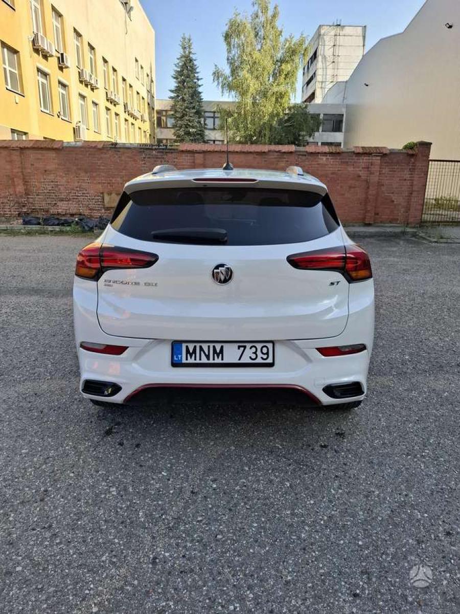 White Buick Encore 2020 in Marijampole, with an engine capacity of 1.34 L and mileage of 43 thousand km for 15200 €, photo 5 on AUTOMOTO.COM.LV