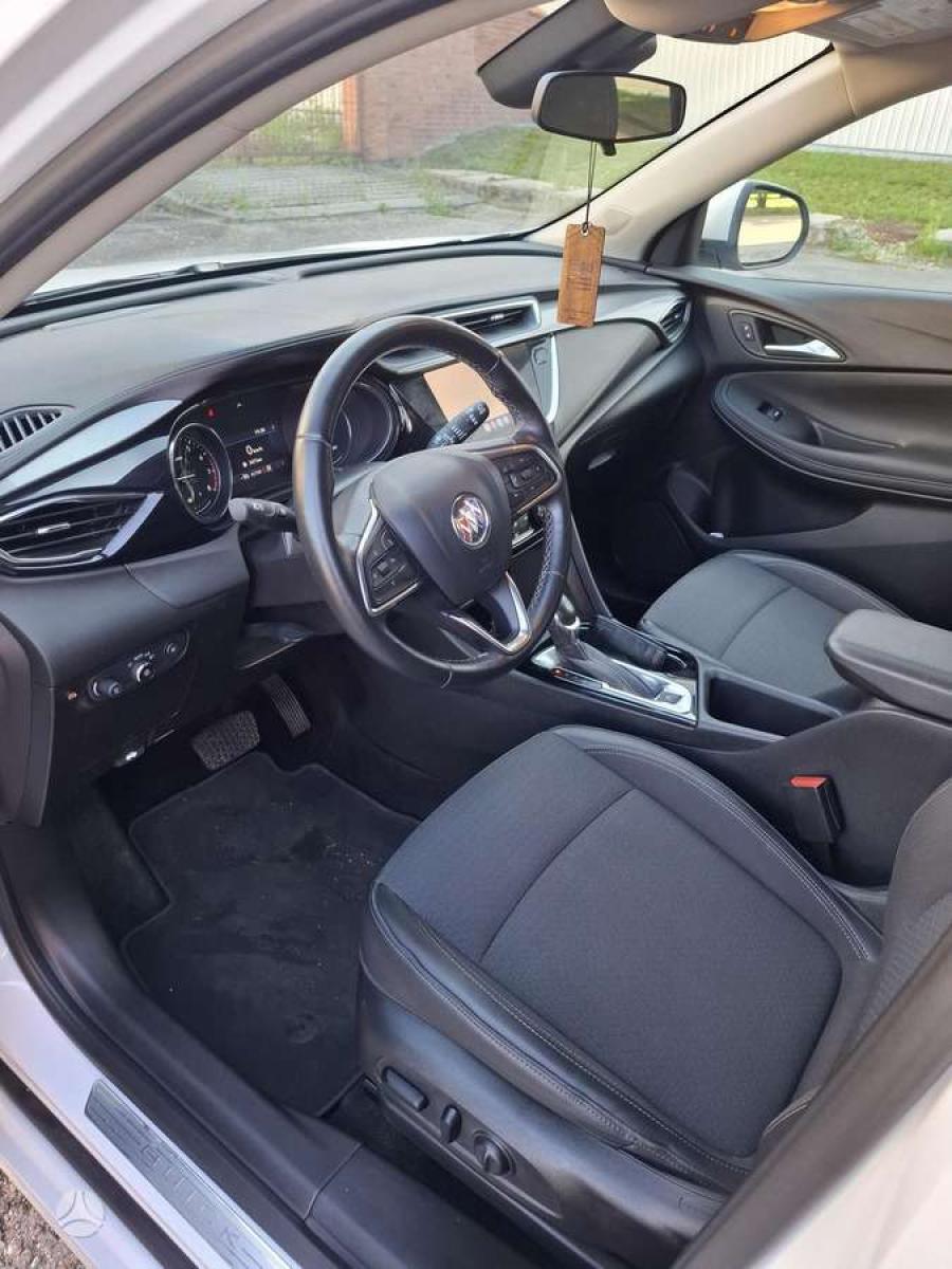 White Buick Encore 2020 in Marijampole, with an engine capacity of 1.34 L and mileage of 43 thousand km for 15200 €, photo 7 on AUTOMOTO.COM.LV