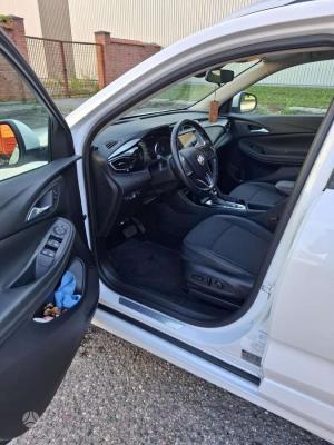 White Buick Encore 2020 in Marijampole, with an engine capacity of 1.34 L and mileage of 43 thousand km for 15200 €, photo 8 on AUTOMOTO.COM.LV