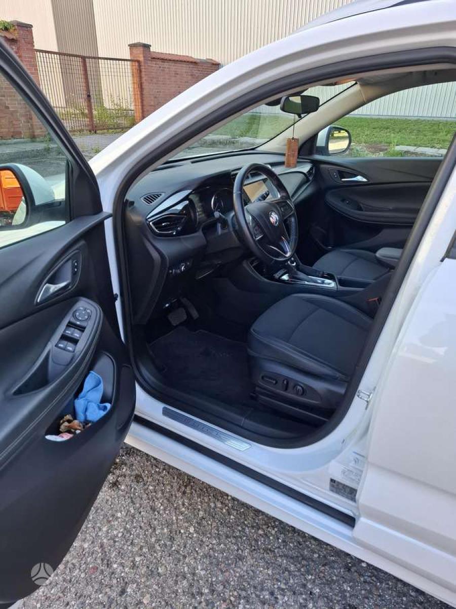 White Buick Encore 2020 in Marijampole, with an engine capacity of 1.34 L and mileage of 43 thousand km for 15200 €, photo 8 on AUTOMOTO.COM.LV