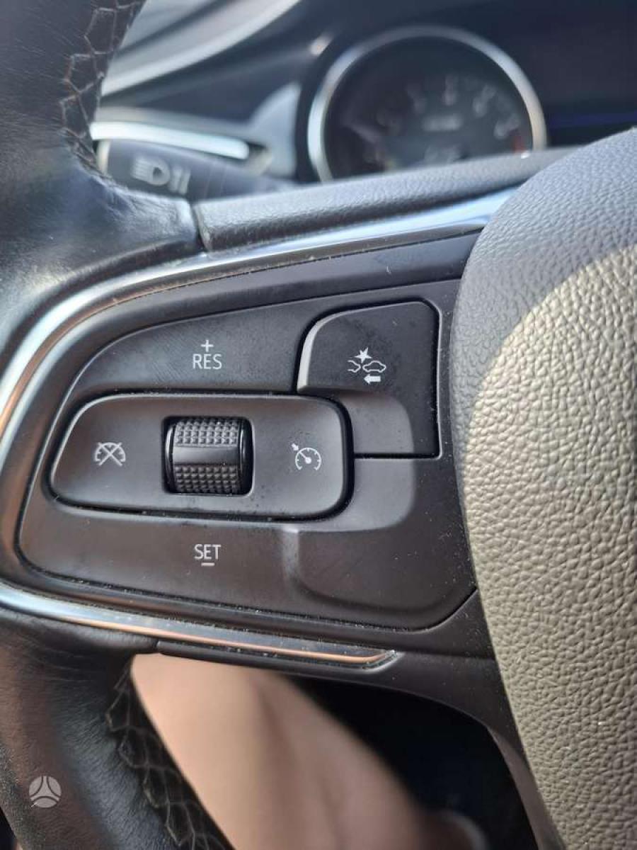 White Buick Encore 2020 in Marijampole, with an engine capacity of 1.34 L and mileage of 43 thousand km for 15200 €, photo 19 on AUTOMOTO.COM.LV