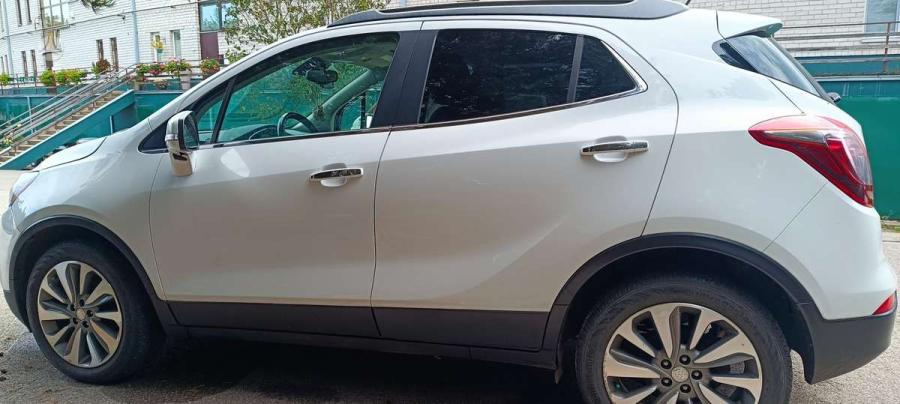 Balts Buick Encore 2020 Kauņa, ar dzinēja tilpumu 1.36 L un nobraukumu 99 tūkst. km par 10800 €, foto 4 vietnē AUTOMOTO.COM.LV
