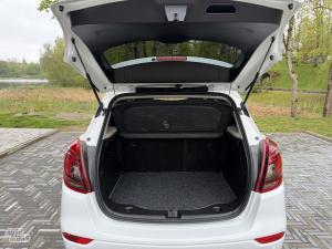 White Buick Encore 2021 in Plunge, with an engine capacity of 1.40 L and mileage of 167 thousand km for 12750 €, photo 10 on AUTOMOTO.COM.LV
