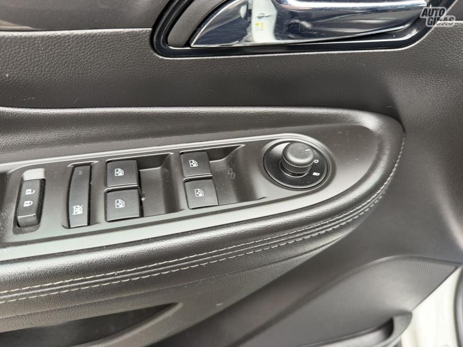 White Buick Encore 2021 in Plunge, with an engine capacity of 1.40 L and mileage of 167 thousand km for 12750 €, photo 17 on AUTOMOTO.COM.LV