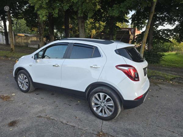 White Buick Encore 2020 in Siauliai, with an engine capacity of 1.40 L and mileage of 80 thousand km for 10850 €, photo 3 on AUTOMOTO.COM.LV