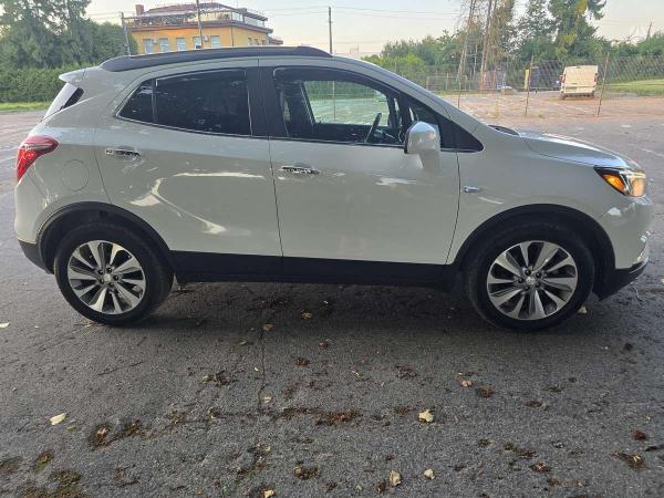 White Buick Encore 2020 in Siauliai, with an engine capacity of 1.40 L and mileage of 80 thousand km for 10850 €, photo 5 on AUTOMOTO.COM.LV