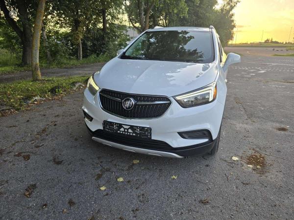 White Buick Encore 2020 in Siauliai, with an engine capacity of 1.40 L and mileage of 80 thousand km for 10850 €, photo 8 on AUTOMOTO.COM.LV
