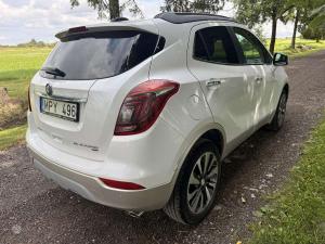 White Buick Encore 2018 in Siauliai, with an engine capacity of 1.36 L and mileage of 187 thousand km for 7500 €, photo 9 on AUTOMOTO.COM.LV