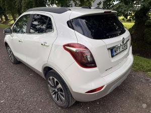 White Buick Encore 2018 in Siauliai, with an engine capacity of 1.36 L and mileage of 187 thousand km for 7500 €, photo 12 on AUTOMOTO.COM.LV