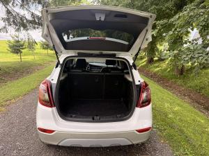 White Buick Encore 2018 in Siauliai, with an engine capacity of 1.36 L and mileage of 187 thousand km for 7500 €, photo 14 on AUTOMOTO.COM.LV