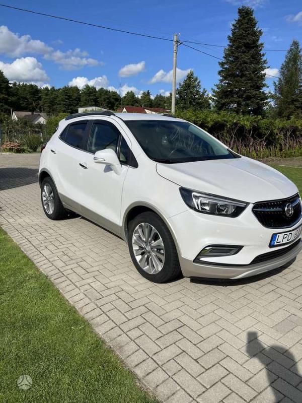 White Buick Encore 2018 in Panevezys, with an engine capacity of 1.40 L and mileage of 39 thousand km for 10300 €, photo 4 on AUTOMOTO.COM.LV