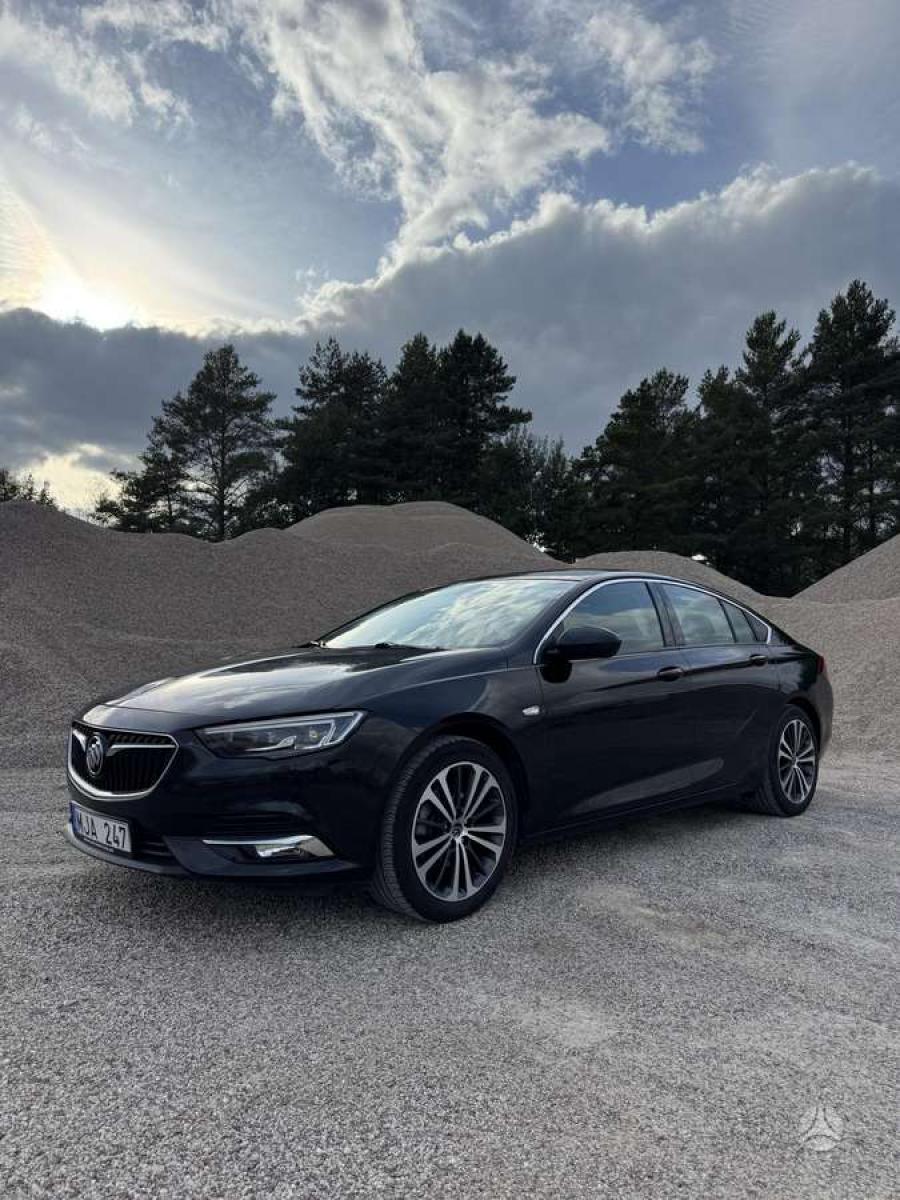 Black Buick Regal 2018 in Vilnius, with an engine capacity of 2.00 L and mileage of 53 thousand km for 12900 €, photo 2 on AUTOMOTO.COM.LV