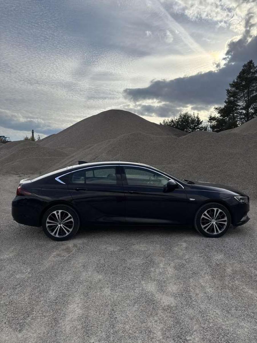 Black Buick Regal 2018 in Vilnius, with an engine capacity of 2.00 L and mileage of 53 thousand km for 12900 €, photo 7 on AUTOMOTO.COM.LV