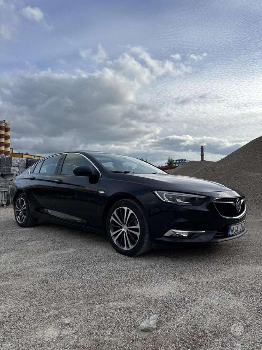 Black Buick Regal 2018 in Vilnius, with an engine capacity of 2.00 L and mileage of 53 thousand km for 12900 €, photo 8 on AUTOMOTO.COM.LV